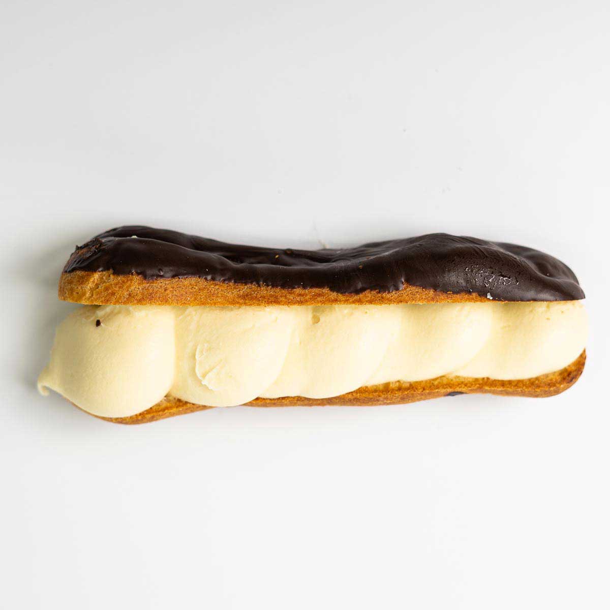 Éclair à la crème patissière – Patisserie Lasalle
